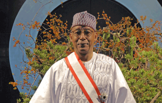 Ibrahim Mayaki, expert du développement international, décoré par l ...